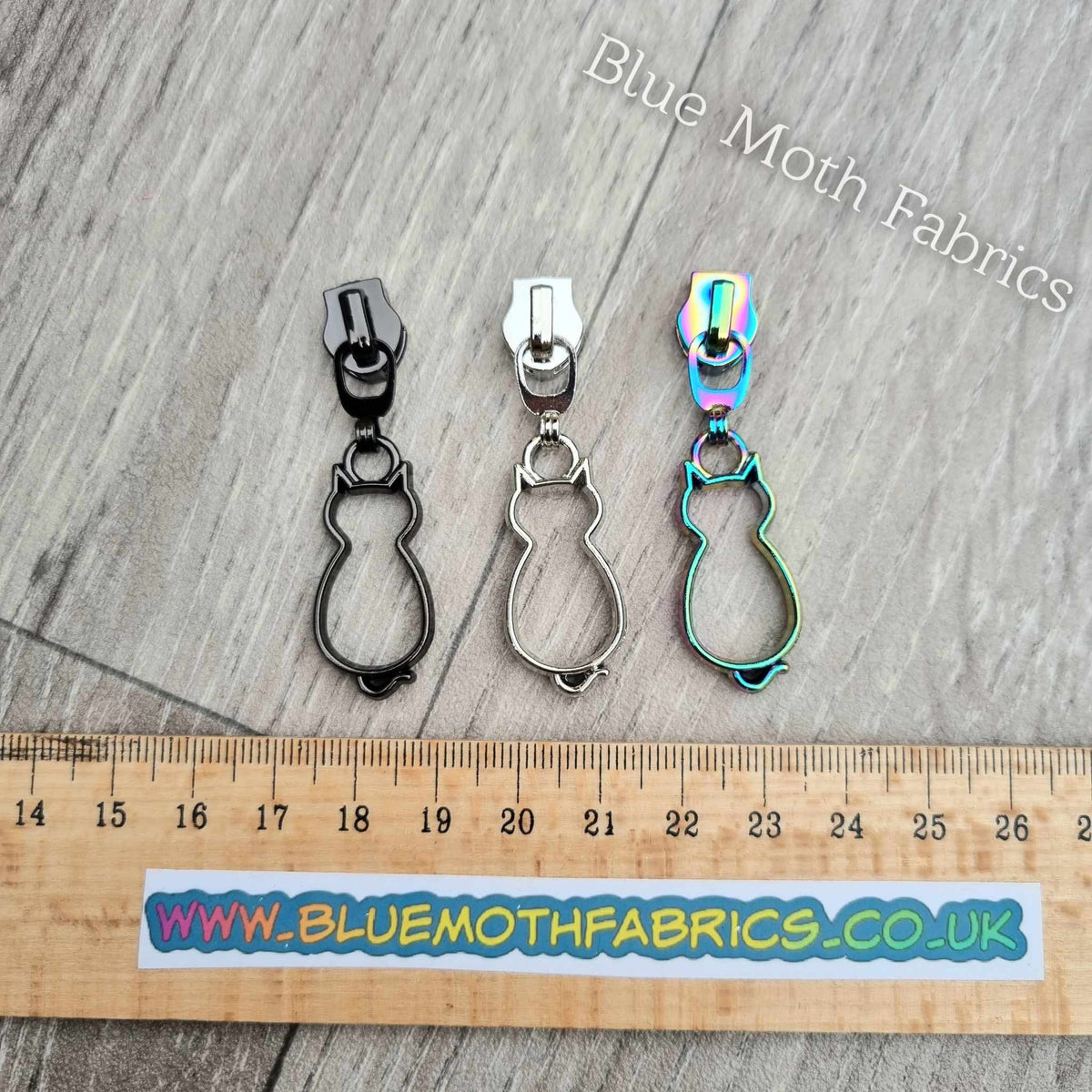 Cat zip pull #5 – BlueMothFabrics